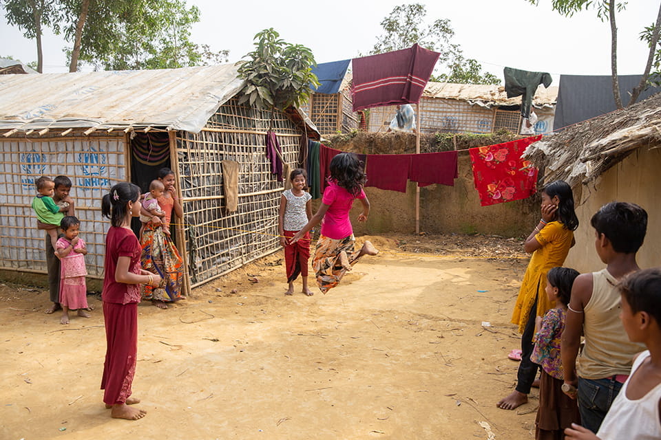 Life in the world's largest refugee camp - Tearfund