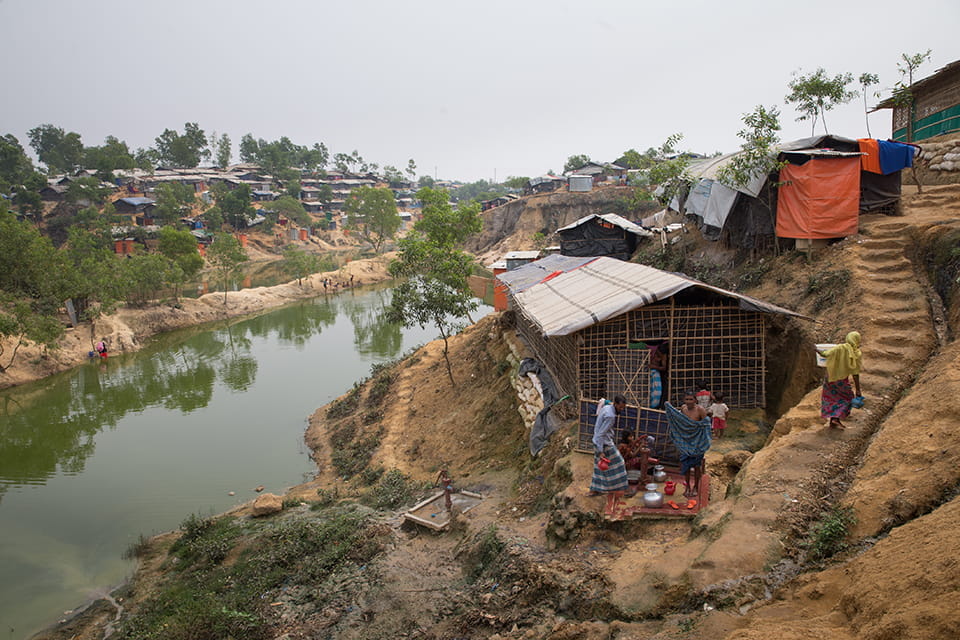 Life in the world's largest refugee camp - Tearfund