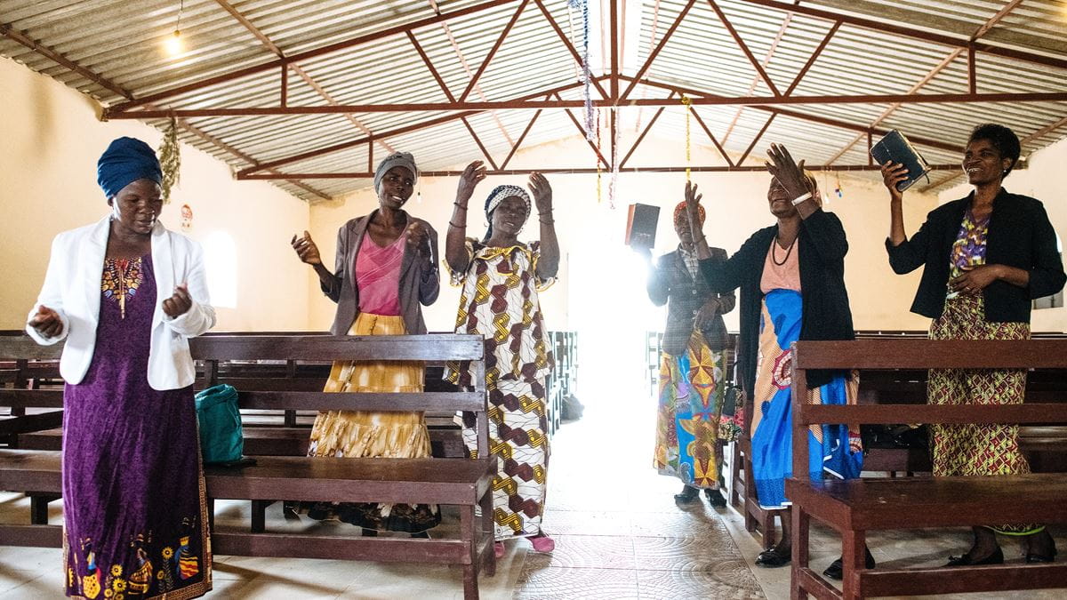 Let your kingdom come: prayer room resources for your church - Tearfund