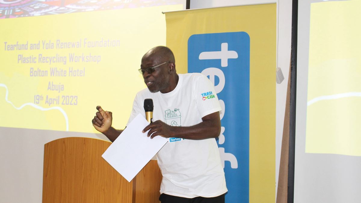 Prayer Diary: praying for global influencers - Tearfund