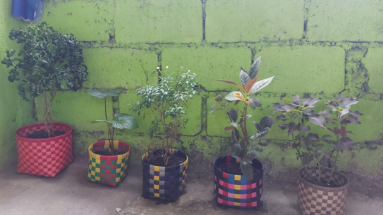 Weaving change in the Philippines - Tearfund