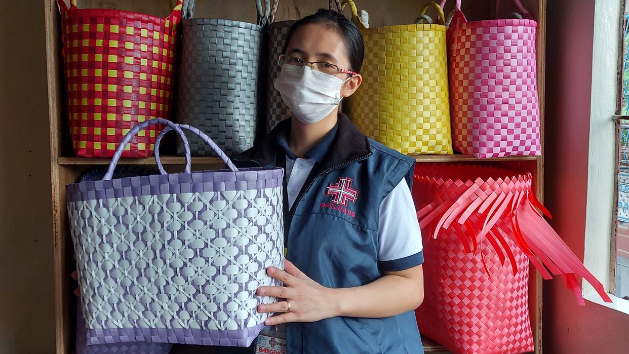 Weaving change in the Philippines - Tearfund