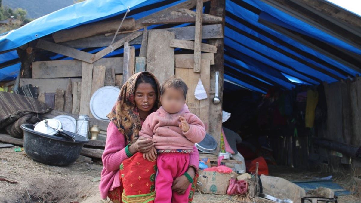 A warm response helps survivors of Nepal earthquake - Tearfund